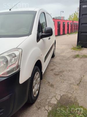 White Peugeot Partner 2016 in Riga, with an engine capacity of 1.60 L and mileage of 313 thousand km for 3200 €, photo 7 on AUTOMOTO.COM.LV