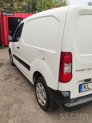 White Peugeot Partner 2016 in Riga, with an engine capacity of 1.60 L and mileage of 313 thousand km for 3200 €, photo 8 on AUTOMOTO.COM.LV