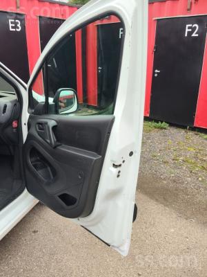 White Peugeot Partner 2016 in Riga, with an engine capacity of 1.60 L and mileage of 313 thousand km for 3200 €, photo 10 on AUTOMOTO.COM.LV