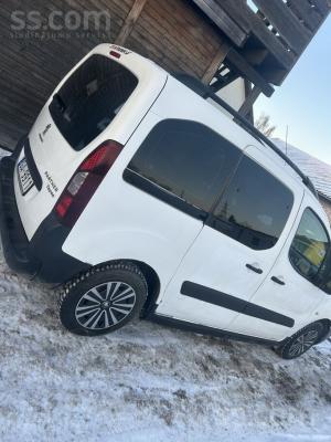 Balts Peugeot Partner 2017 Jelgava, ar dzinēja tilpumu 1.60 L un nobraukumu 250 tūkst. km par 7600 €, foto  vietnē AUTOMOTO.COM.LV