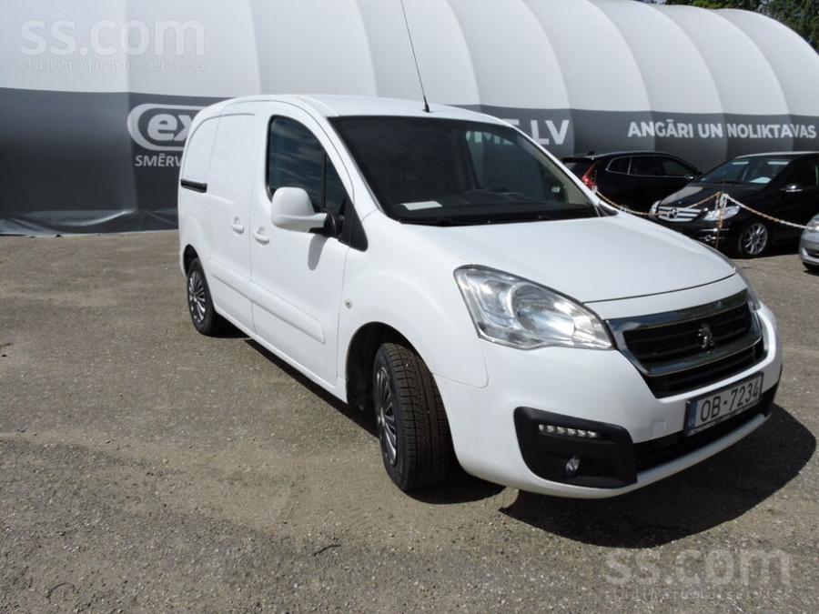White Peugeot Partner 2017 in Cesis, with an engine capacity of 1.60 L and mileage of 300 thousand km for 3650 €, photo 3 on AUTOMOTO.COM.LV