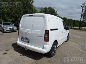 White Peugeot Partner 2017 in Cesis, with an engine capacity of 1.60 L and mileage of 300 thousand km for 3650 €, photo 4 on AUTOMOTO.COM.LV