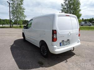 White Peugeot Partner 2017 in Cesis, with an engine capacity of 1.60 L and mileage of 300 thousand km for 3650 €, photo 5 on AUTOMOTO.COM.LV