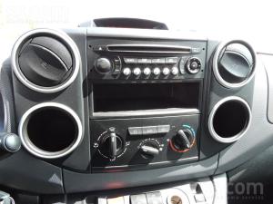 White Peugeot Partner 2017 in Cesis, with an engine capacity of 1.60 L and mileage of 300 thousand km for 3650 €, photo 9 on AUTOMOTO.COM.LV
