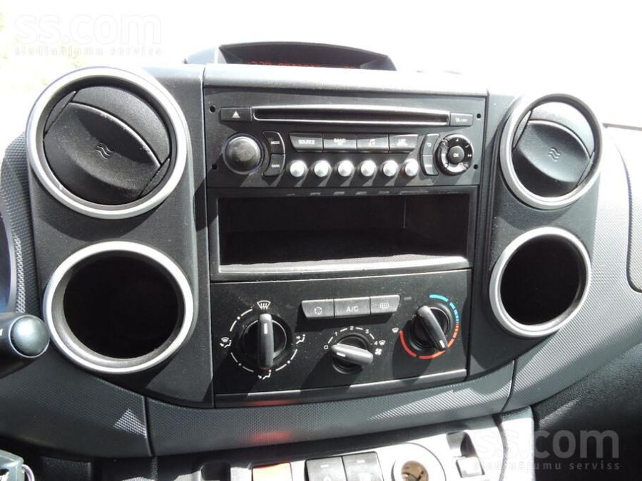 White Peugeot Partner 2017 in Cesis, with an engine capacity of 1.60 L and mileage of 300 thousand km for 3650 €, photo 9 on AUTOMOTO.COM.LV