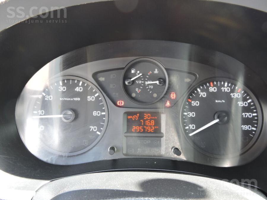 White Peugeot Partner 2017 in Cesis, with an engine capacity of 1.60 L and mileage of 300 thousand km for 3650 €, photo 10 on AUTOMOTO.COM.LV