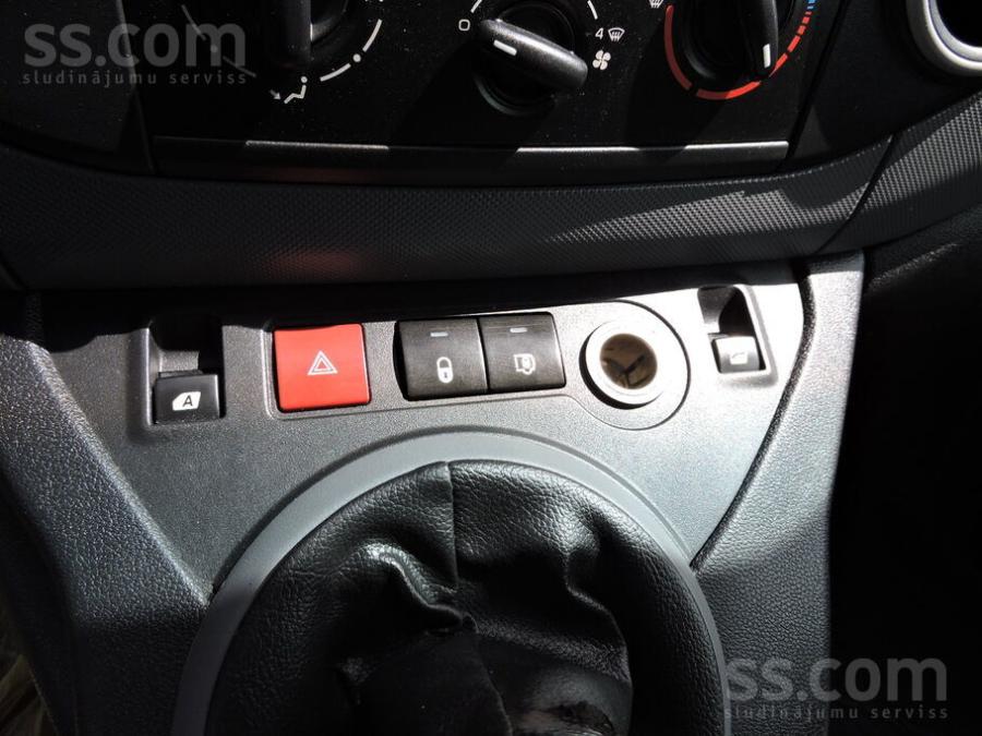 White Peugeot Partner 2017 in Cesis, with an engine capacity of 1.60 L and mileage of 300 thousand km for 3650 €, photo 11 on AUTOMOTO.COM.LV
