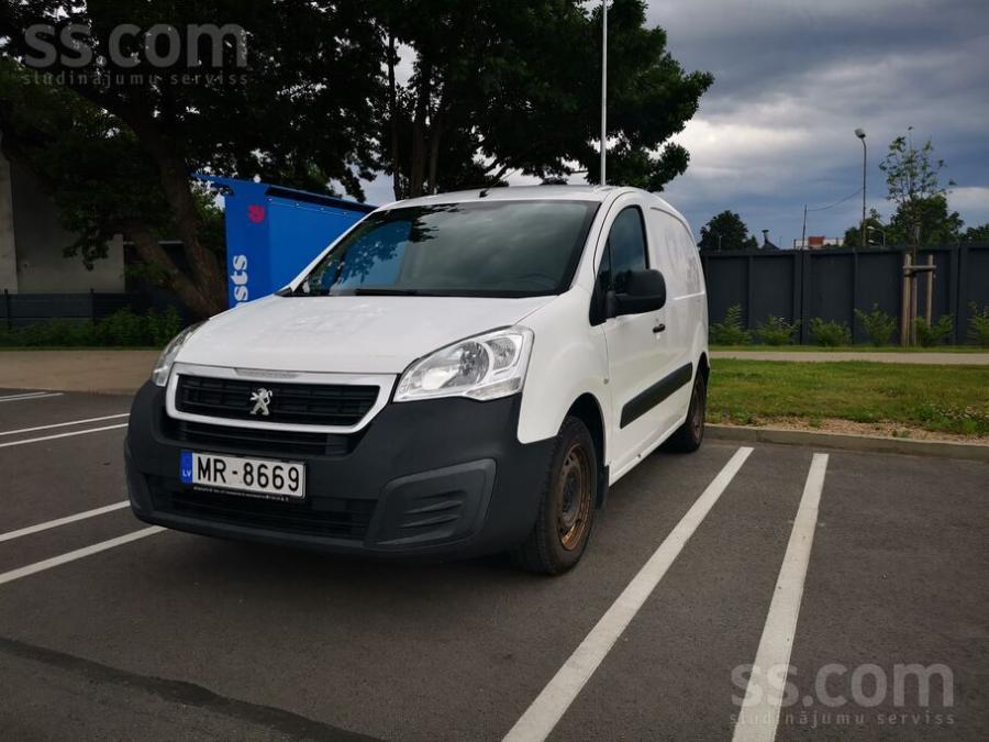 Balts Peugeot Partner 2017 Rīga, ar dzinēja tilpumu 1.60 L un nobraukumu 428 tūkst. km par 5400 €, foto 3 vietnē AUTOMOTO.COM.LV