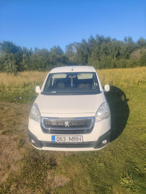White Peugeot Partner 2017 in Kohtla-Jarve, with an engine capacity of 0.00 L and mileage of 218 thousand km for 5500 €, photo 9 on AUTOMOTO.COM.LV