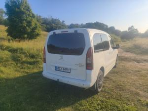 White Peugeot Partner 2017 in Kohtla-Jarve, with an engine capacity of 0.00 L and mileage of 218 thousand km for 5500 €, photo 12 on AUTOMOTO.COM.LV