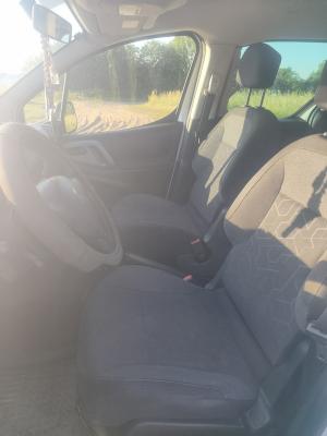 White Peugeot Partner 2017 in Kohtla-Jarve, with an engine capacity of 0.00 L and mileage of 218 thousand km for 5500 €, photo 15 on AUTOMOTO.COM.LV