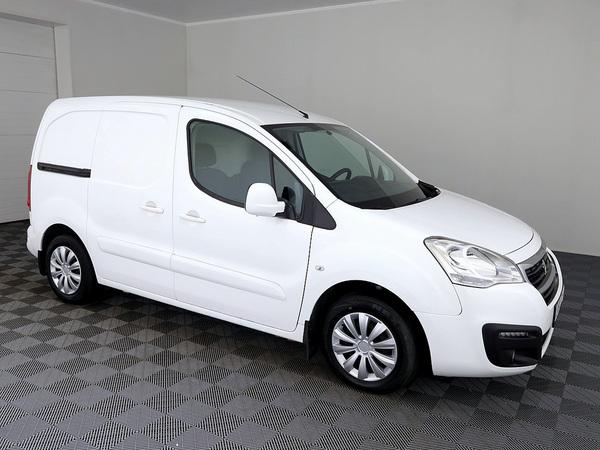 White Peugeot Partner 2018 in Tallinn, with an engine capacity of 1.60 L and mileage of 289 thousand km for 2699 €, photo 1 on AUTOMOTO.COM.LV