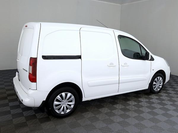 White Peugeot Partner 2018 in Tallinn, with an engine capacity of 1.60 L and mileage of 289 thousand km for 2699 €, photo 3 on AUTOMOTO.COM.LV