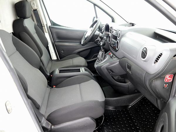 White Peugeot Partner 2018 in Tallinn, with an engine capacity of 1.60 L and mileage of 289 thousand km for 2699 €, photo 6 on AUTOMOTO.COM.LV