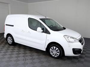 White Peugeot Partner 2018 in Tallinn, with an engine capacity of 1.60 L and mileage of 289 thousand km for 2699 €, photo  on AUTOMOTO.COM.LV