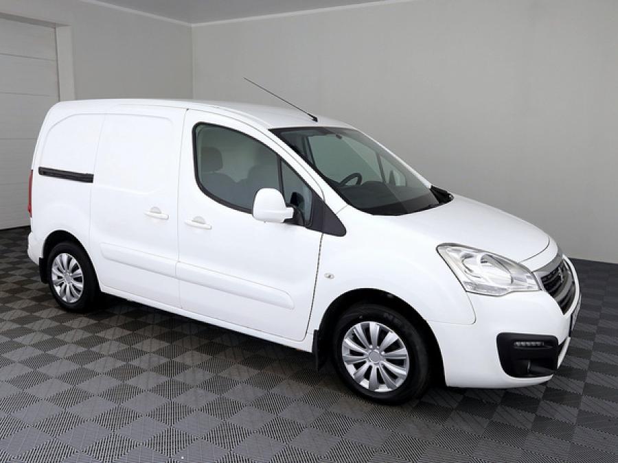 White Peugeot Partner 2018 in Tallinn, with an engine capacity of 1.60 L and mileage of 289 thousand km for 2699 €, photo 1 on AUTOMOTO.COM.LV