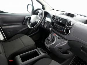 White Peugeot Partner 2018 in Tallinn, with an engine capacity of 1.60 L and mileage of 289 thousand km for 2699 €, photo 6 on AUTOMOTO.COM.LV