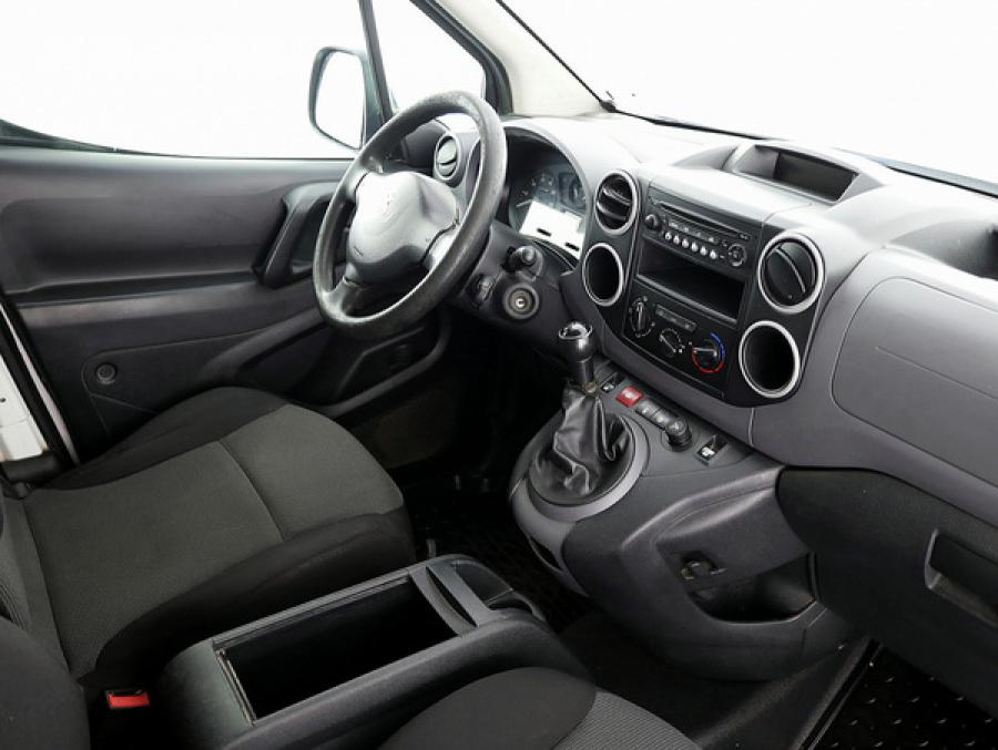 White Peugeot Partner 2018 in Tallinn, with an engine capacity of 1.60 L and mileage of 289 thousand km for 2699 €, photo 6 on AUTOMOTO.COM.LV