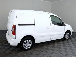 White Peugeot Partner 2018 in Tallinn, with an engine capacity of 1.60 L and mileage of 289 thousand km for 2699 €, photo 12 on AUTOMOTO.COM.LV
