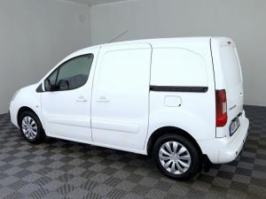 White Peugeot Partner 2018 in Tallinn, with an engine capacity of 1.60 L and mileage of 289 thousand km for 2699 €, photo 13 on AUTOMOTO.COM.LV