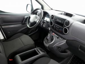 White Peugeot Partner 2018 in Tallinn, with an engine capacity of 1.60 L and mileage of 289 thousand km for 2699 €, photo 14 on AUTOMOTO.COM.LV