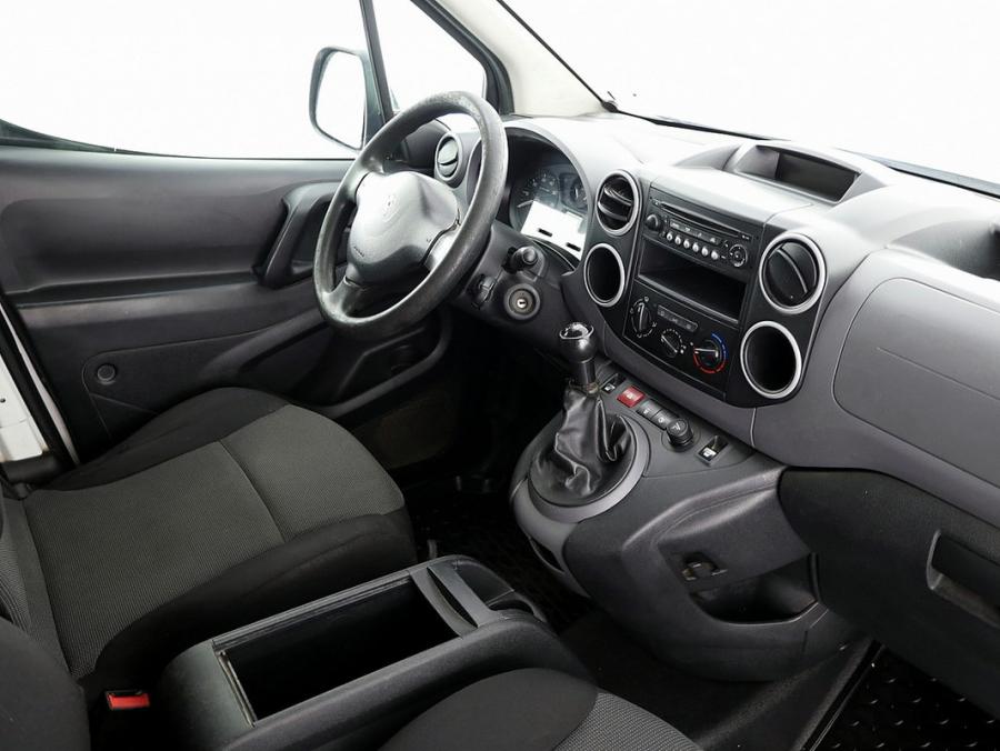 White Peugeot Partner 2018 in Tallinn, with an engine capacity of 1.60 L and mileage of 289 thousand km for 2699 €, photo 14 on AUTOMOTO.COM.LV