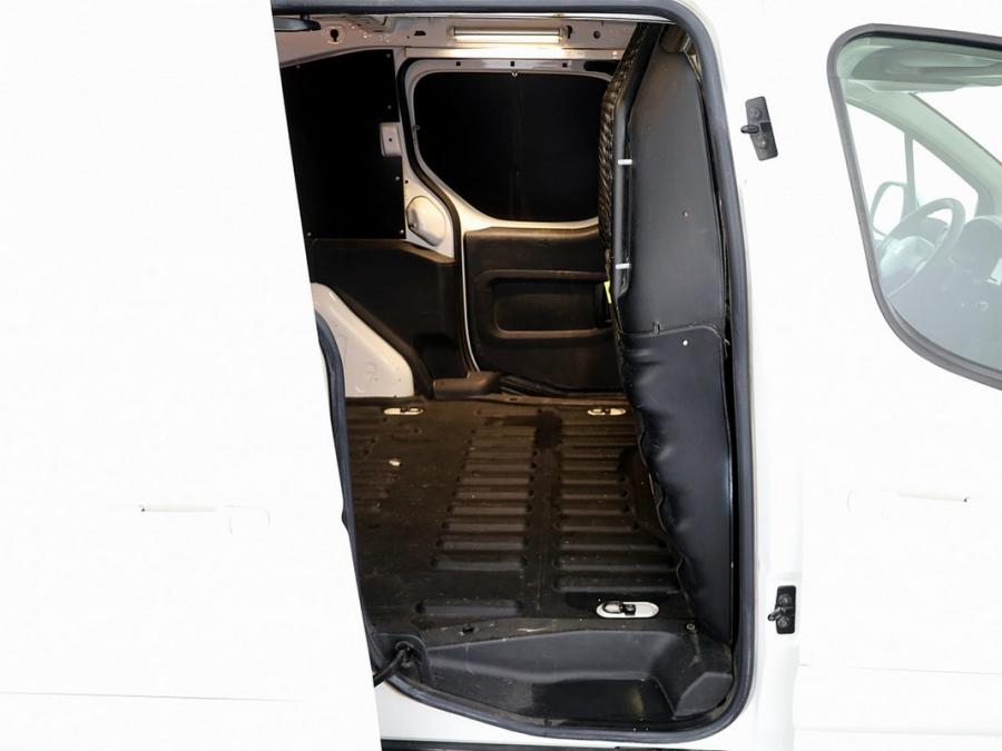 White Peugeot Partner 2018 in Tallinn, with an engine capacity of 1.60 L and mileage of 289 thousand km for 2699 €, photo 16 on AUTOMOTO.COM.LV