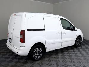 Balts Peugeot Partner 2018 Tallina, ar dzinēja tilpumu 1.60 L un nobraukumu 269 tūkst. km par 3199 €, foto 4 vietnē AUTOMOTO.COM.LV
