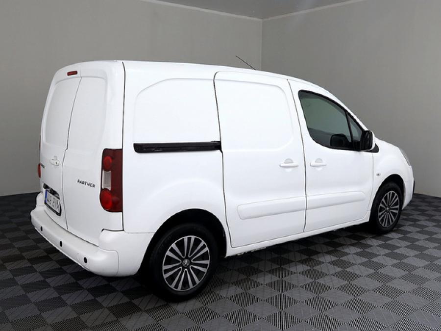 Balts Peugeot Partner 2018 Tallina, ar dzinēja tilpumu 1.60 L un nobraukumu 269 tūkst. km par 3199 €, foto 4 vietnē AUTOMOTO.COM.LV