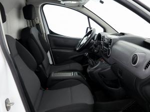 Balts Peugeot Partner 2018 Tallina, ar dzinēja tilpumu 1.60 L un nobraukumu 269 tūkst. km par 3199 €, foto 15 vietnē AUTOMOTO.COM.LV