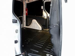 Balts Peugeot Partner 2018 Tallina, ar dzinēja tilpumu 1.60 L un nobraukumu 269 tūkst. km par 3199 €, foto 16 vietnē AUTOMOTO.COM.LV