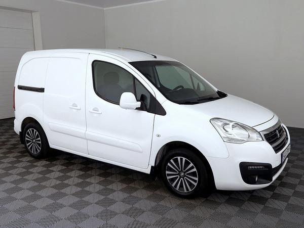 Peugeot Partner 2018 in Tallinn on AUTOMOTO.COM.LV White Peugeot Partner 2018 in Tallinn, with an engine capacity of 1.60 L and mileage of 267 thousand km for 3399 €, photo 1 on AUTOMOTO.COM.LV