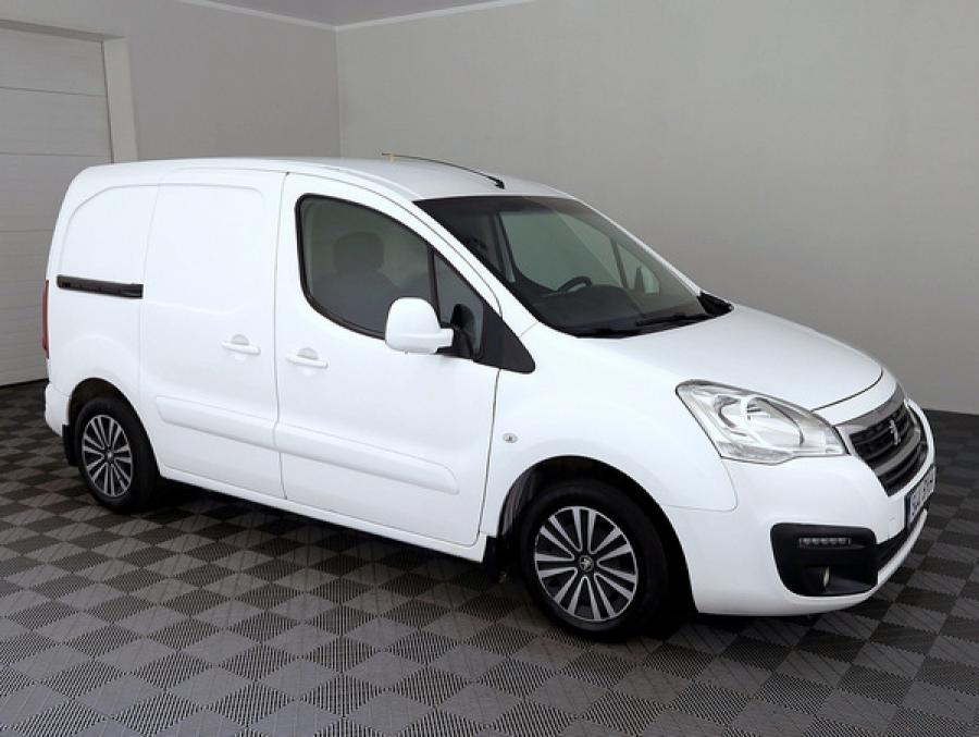 White Peugeot Partner 2018 in Tallinn, with an engine capacity of 1.60 L and mileage of 267 thousand km for 3399 €, photo 1 on AUTOMOTO.COM.LV