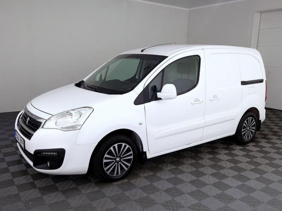 White Peugeot Partner 2018 in Tallinn, with an engine capacity of 1.60 L and mileage of 267 thousand km for 3399 €, photo 3 on AUTOMOTO.COM.LV