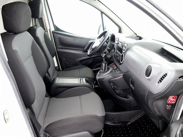 Peugeot Partner 2018 in Tallinn on AUTOMOTO.COM.LV White Peugeot Partner 2018 in Tallinn, with an engine capacity of 1.60 L and mileage of 267 thousand km for 3399 €, photo 7 on AUTOMOTO.COM.LV