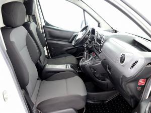 White Peugeot Partner 2018 in Tallinn, with an engine capacity of 1.60 L and mileage of 267 thousand km for 3399 €, photo 7 on AUTOMOTO.COM.LV