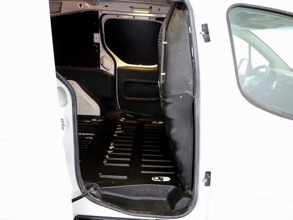 Peugeot Partner 2018 in Tallinn on AUTOMOTO.COM.LV White Peugeot Partner 2018 in Tallinn, with an engine capacity of 1.60 L and mileage of 267 thousand km for 3399 €, photo 8 on AUTOMOTO.COM.LV
