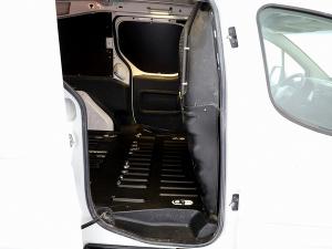 White Peugeot Partner 2018 in Tallinn, with an engine capacity of 1.60 L and mileage of 267 thousand km for 3399 €, photo 8 on AUTOMOTO.COM.LV