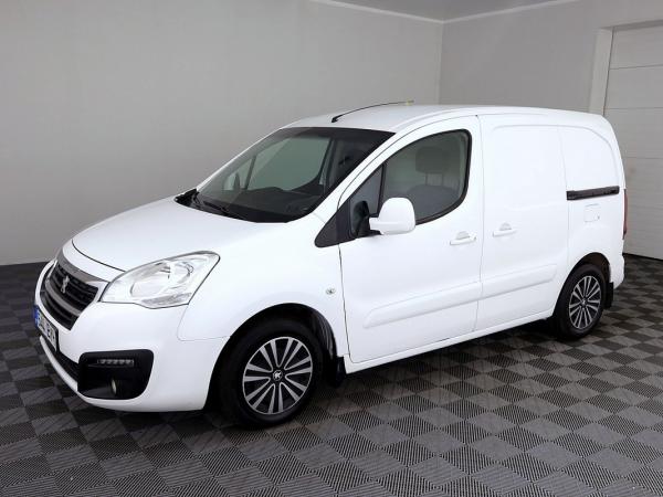 Peugeot Partner 2018 in Tallinn on AUTOMOTO.COM.LV White Peugeot Partner 2018 in Tallinn, with an engine capacity of 1.60 L and mileage of 267 thousand km for 3399 €, photo 11 on AUTOMOTO.COM.LV