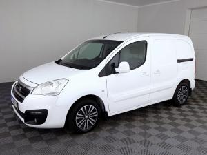 White Peugeot Partner 2018 in Tallinn, with an engine capacity of 1.60 L and mileage of 267 thousand km for 3399 €, photo 11 on AUTOMOTO.COM.LV