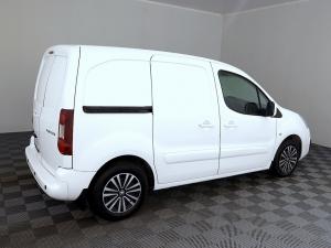 White Peugeot Partner 2018 in Tallinn, with an engine capacity of 1.60 L and mileage of 267 thousand km for 3399 €, photo 12 on AUTOMOTO.COM.LV