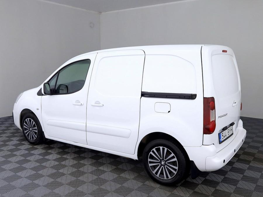 White Peugeot Partner 2018 in Tallinn, with an engine capacity of 1.60 L and mileage of 267 thousand km for 3399 €, photo 13 on AUTOMOTO.COM.LV