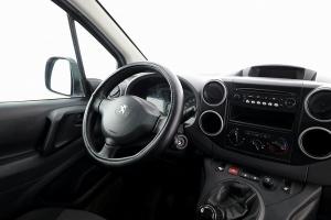 White Peugeot Partner 2018 in Tallinn, with an engine capacity of 1.60 L and mileage of 279 thousand km for 2799 €, photo 6 on AUTOMOTO.COM.LV