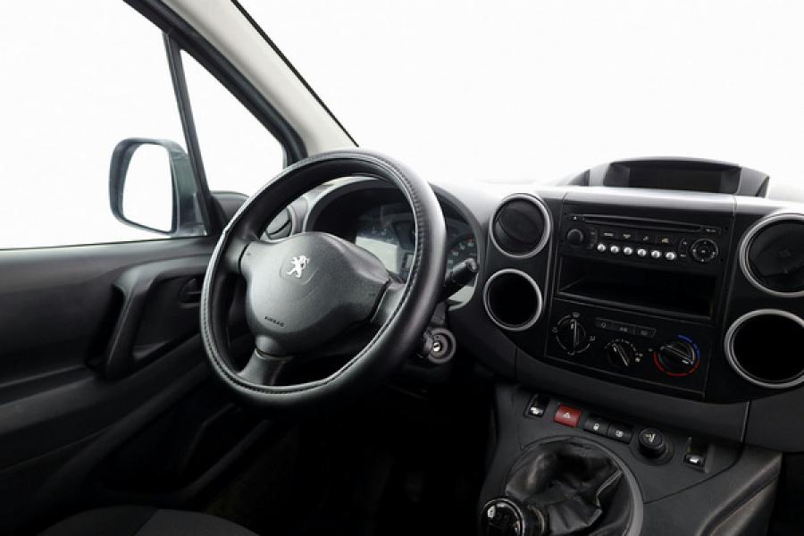 White Peugeot Partner 2018 in Tallinn, with an engine capacity of 1.60 L and mileage of 279 thousand km for 2799 €, photo 6 on AUTOMOTO.COM.LV