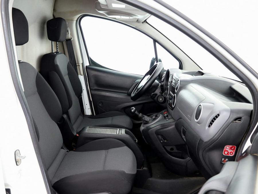 White Peugeot Partner 2018 in Tallinn, with an engine capacity of 1.60 L and mileage of 279 thousand km for 2799 €, photo 7 on AUTOMOTO.COM.LV