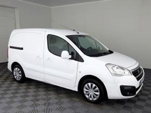 White Peugeot Partner 2018 in Tallinn, with an engine capacity of 1.60 L and mileage of 279 thousand km for 2799 €, photo 11 on AUTOMOTO.COM.LV