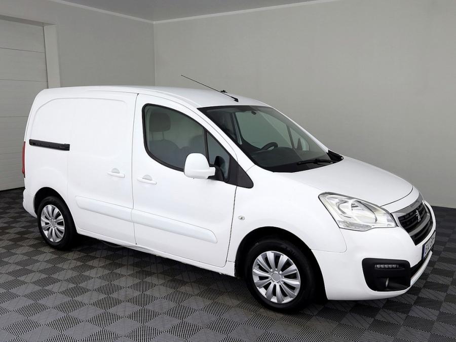 White Peugeot Partner 2018 in Tallinn, with an engine capacity of 1.60 L and mileage of 279 thousand km for 2799 €, photo 11 on AUTOMOTO.COM.LV