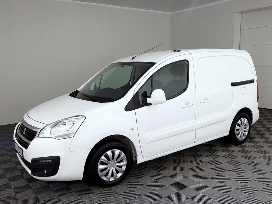 White Peugeot Partner 2018 in Tallinn, with an engine capacity of 1.60 L and mileage of 279 thousand km for 2799 €, photo 12 on AUTOMOTO.COM.LV