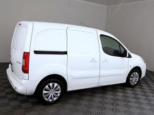 White Peugeot Partner 2018 in Tallinn, with an engine capacity of 1.60 L and mileage of 279 thousand km for 2799 €, photo 13 on AUTOMOTO.COM.LV