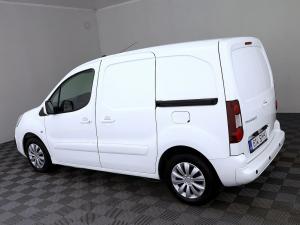 White Peugeot Partner 2018 in Tallinn, with an engine capacity of 1.60 L and mileage of 279 thousand km for 2799 €, photo 14 on AUTOMOTO.COM.LV